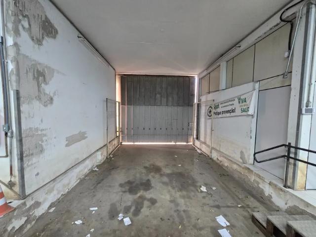 Galpão com 2.000 m² para locação na Av. A J Renner