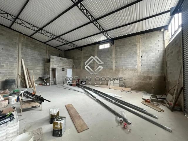 Galpão com 2 banheiros ao total para Locação, 112m² por R$5.000,00