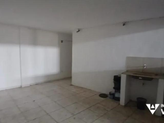 Galpão com 300m², para locação e estacionamento. Próximo ao tiro de guerra