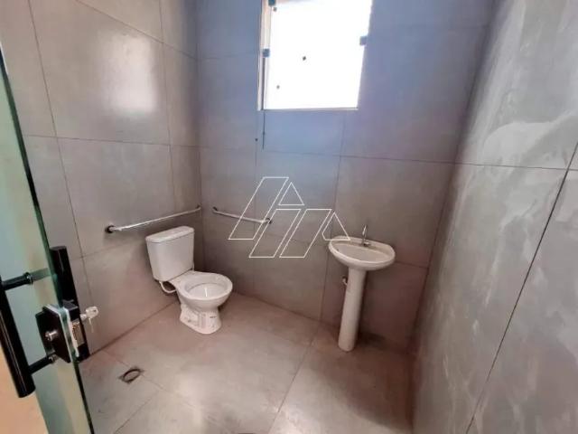 Galpão com 400 m², escritório, cozinha, 2 banheiros e 3 vagas à locação no Alto Cafezal – Marília/SP