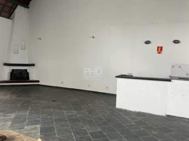 Galpão Comercial com Casa nos Fundos e Garagem para 3 Veículos em Localização Estratégica São Bernad
