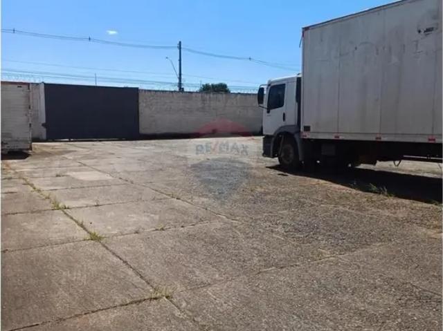 Galpão Comercial de Alto Padrão com Terreno Vazado