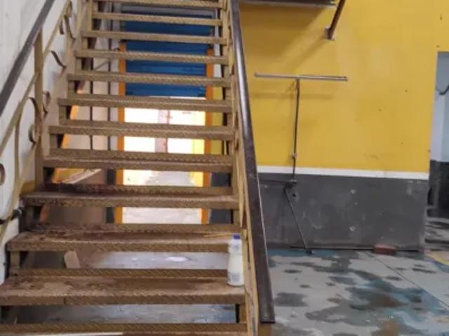 Galpão Comercial de 337 m² com Mezanino e Escritório na Vila Nova