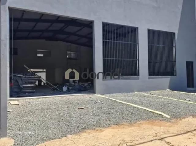 Galpão Comercial de 443 m² com Mezanino