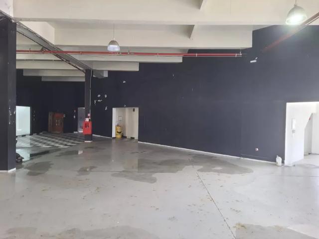 Galpão Comercial e Industrial em Alphaville Localização Privilegiada Próxima à Estação Antônio Joã