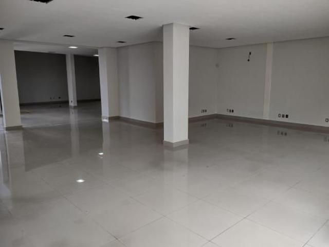 GALPÃO COMERCIAL ESPAÇOSO COM SETOR DE ARMAZENAGEM Galpão / Depósito à Venda, 1100.00 por R$ 3500000