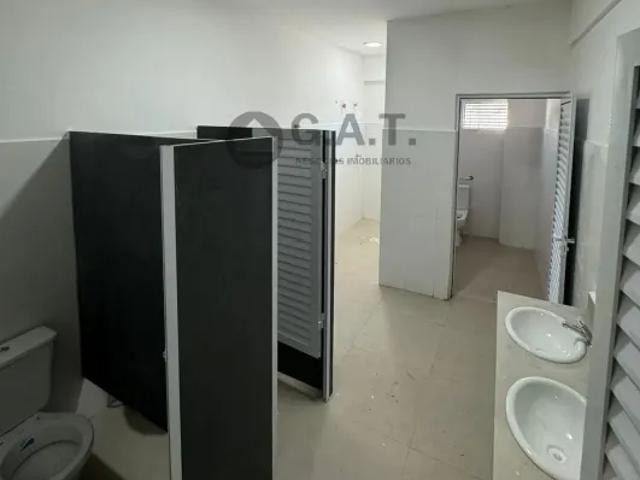 Galpão Comercial para Locação em Sorocaba SP: 900m², 4 Banheiros e 5 Vagas de Garagem no Parque Empr