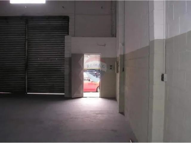 Galpão Comercial Reformado 475m² para Locação em Mauá/SP