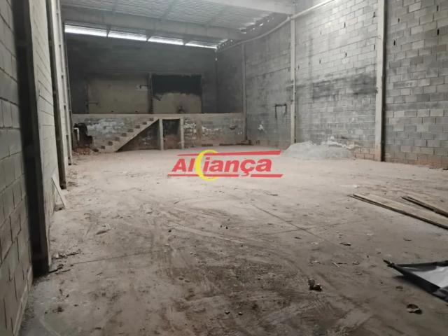 Galpão Comercial 250m² com 3 vagas para alugar no Jd. Adriana Guarulhos/SP por R$7.000,00