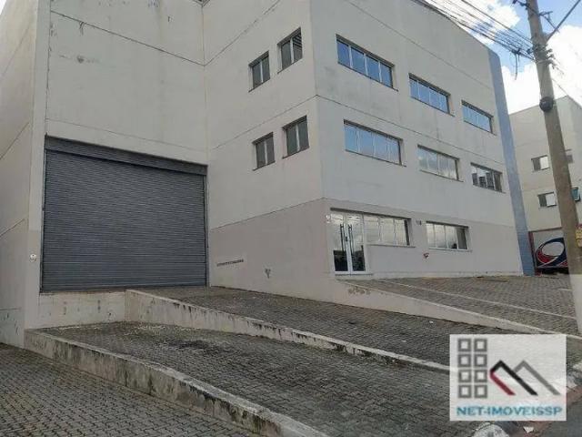 Galpão comercial/industrial 1000m², 4 banheiros, 6 vagas. Região com incentivos fiscais