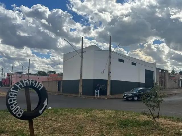 Galpão / Depósito para Venda em Uberaba/MG Lourdes