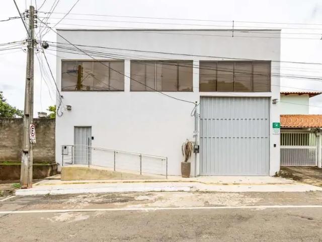Galpão / Depósito para Venda em Goiânia/GO Jardim Vitória 3 Quartos