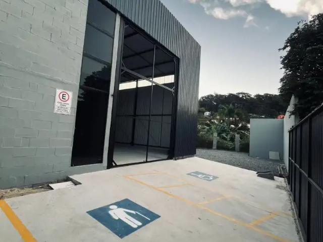 Galpão / Depósito para Venda em Joinville/SC Petrópolis