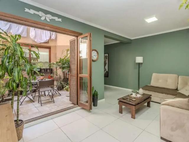 Galpão / Depósito para Venda em Porto Alegre/RS Petrópolis 2 Quartos