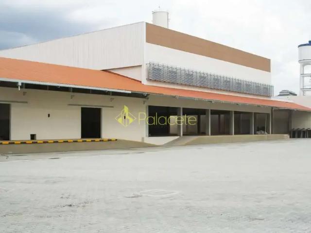 Galpão / Depósito para Locação em Cruzeiro/SP Centro