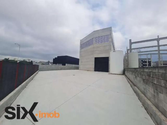Galpão / Depósito para Locação em Arujá/SP Portão
