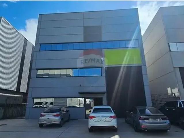 Galpão / Depósito para Locação em Arujá/SP Portão