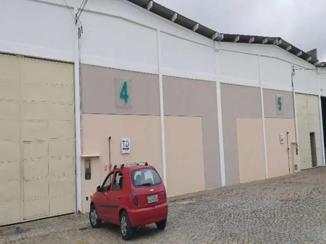 Galpão / Depósito para Locação em Lauro de Freitas/BA Itingá