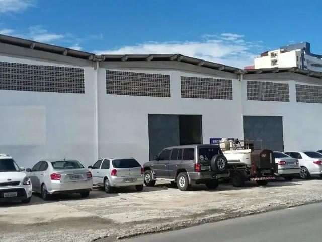 Galpão / Depósito para Locação em Lauro de Freitas/BA Pitangueiras
