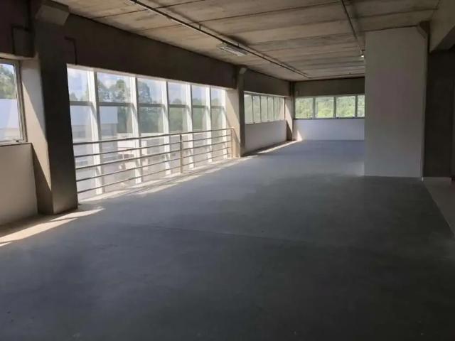 Galpão / Depósito para Locação em Santana de Parnaíba/SP Centro Empresarial Tamboré