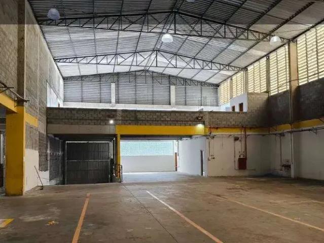 Galpão / Depósito para Locação em Santana de Parnaíba/SP Recanto Sombra do Ipê