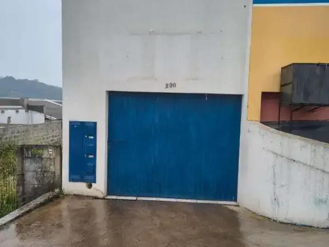 Galpão / Depósito para Locação em Ponta Grossa/PR Contorno 3 Quartos