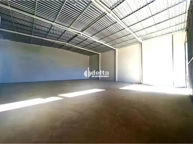 Galpão disponível para locação no bairro Dona Zulmira em Uberlândia MG
