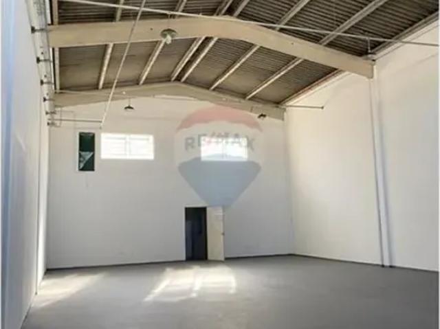 Galpão impecável com 200m² disponível para locação no Leocádia Sorocaba