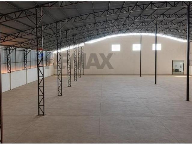 Galpão Industrial de Alto Padrão com 9.300m2 de Terreno de Frente para a BR 020 Formosa GO