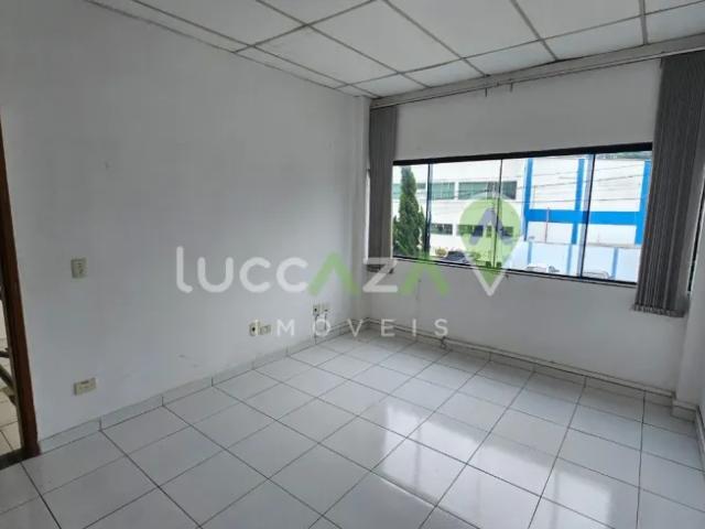 Galpão Industrial em Condomínio em Jacareí SP 641,90 m² de Área 03 Salas 04 Banheiros 06 Vagas Jardi