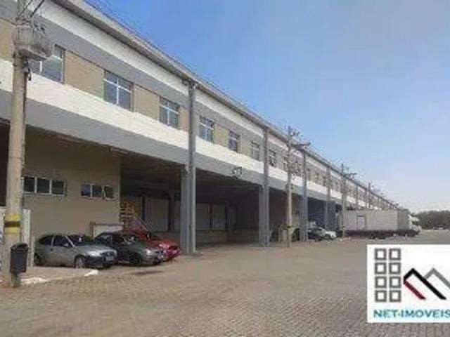 Galpão logístico 1.438m², 6 banheiros, 9 vagas. Ao lado da rodovia bandeirantes em jundiaí