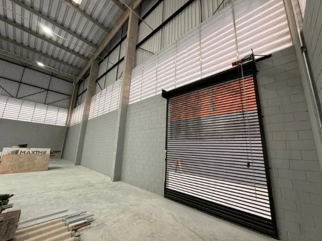 Galpão novo para locação elevador fachada comercial doca alto padrão em Santana de Parnaíba SP