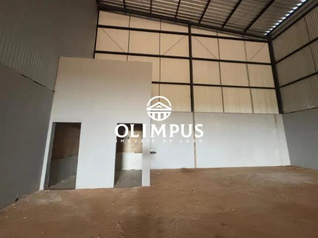 Galpão novo, primeira locação com 518m² e pé direito de 8m