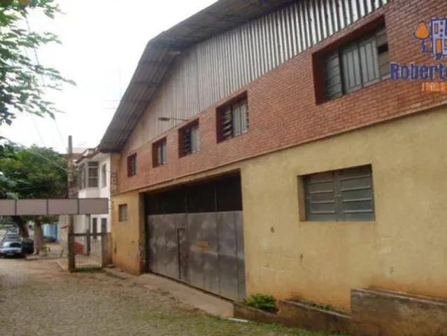 Galpão no centro da cidade com 1538 m2