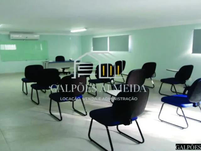 Galpão para aluguel tem 1434 metros quadrados