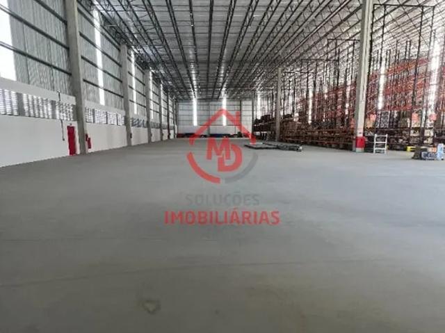Galpão para locação com 2.000 m² de área útil com 3 docas