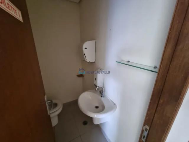 Galpão reformado 750m² com 3 pisos de 250m² cada! 1.900m Metrô Sacomã