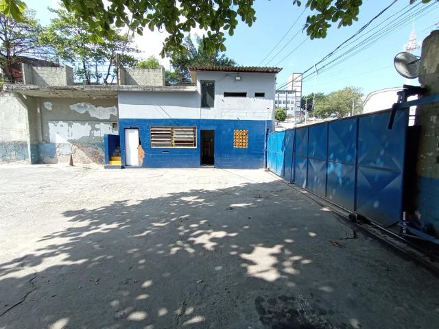 Galpão/Depósito/Armazém para venda possui 2.800 metros quadrados