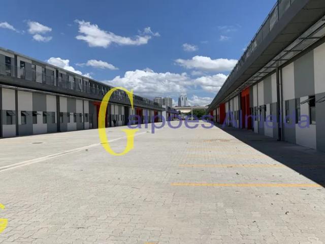 Galpão/Depósito/Armazém para aluguel possui 675 metros quadrados em Tamboré Barueri SP