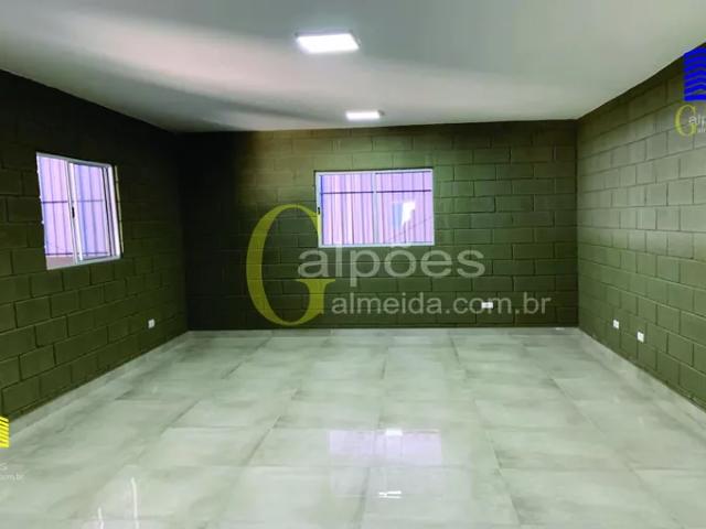 Galpão/Depósito/Armazém para aluguel possui 750 metros quadrados