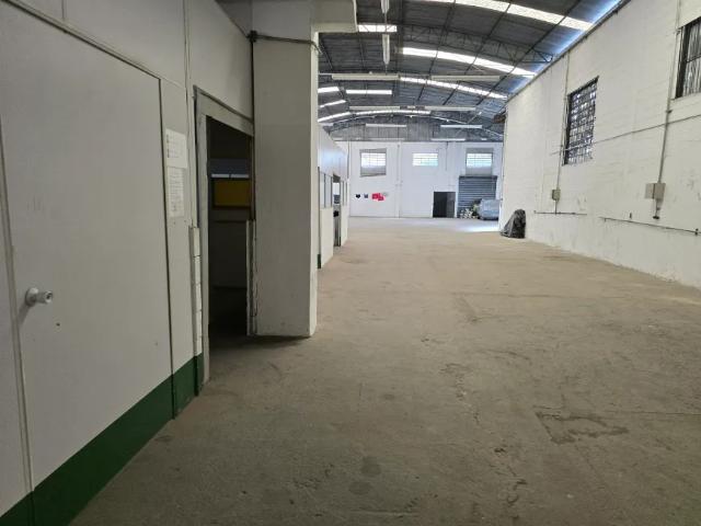 Galpão/Depósito/Armazém para aluguel possui 1500 metros quadrados em Jardim Torino Cotia SP