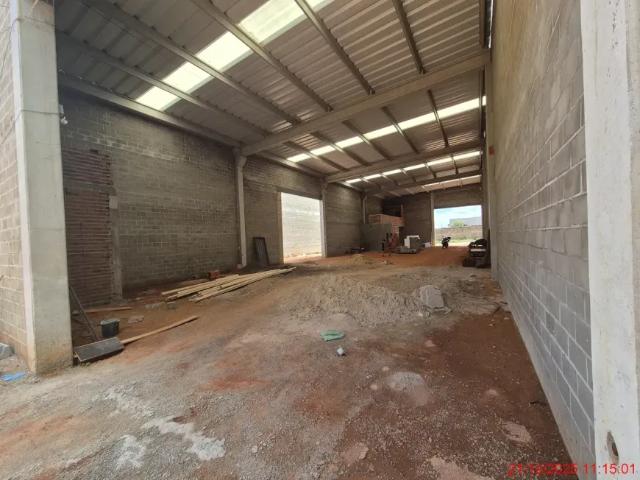 Galpão/Depósito/Armazém para aluguel possui 2000 metros quadrados