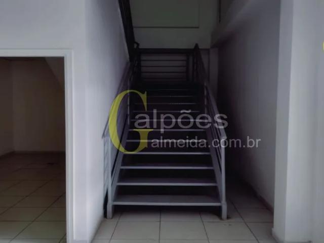 Galpão/Depósito/Armazém para aluguel tem 810 metros quadrados