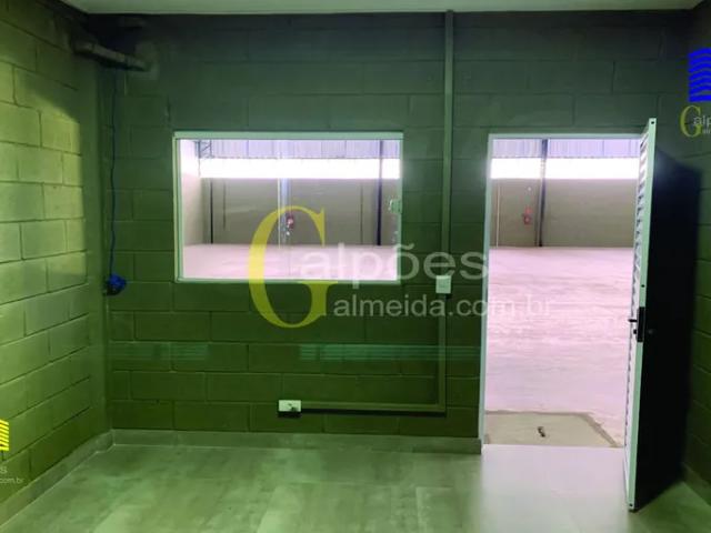 Galpão/Depósito/Armazém para aluguel tem 1050 metros quadrados