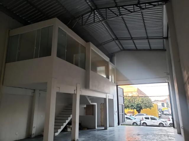 Galpão/Depósito/Armazém para venda tem 200 metros quadrados