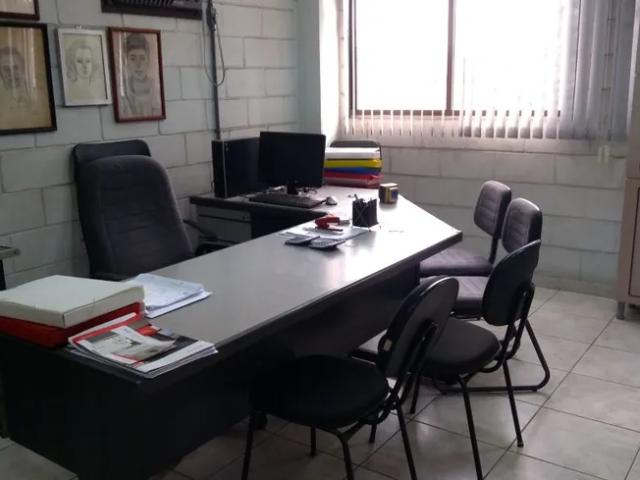 Galpão/Depósito/Armazém para venda possui 1060 metros quadrados