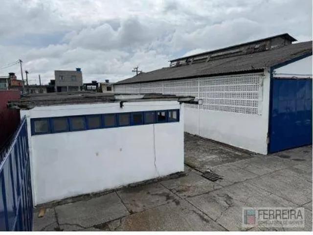 Galpões para alugar. Com 700 e 600 m2. R$ 20,00/m2. Av Aliomar BaleeiroR$ 14.000/mês São Cristóvã