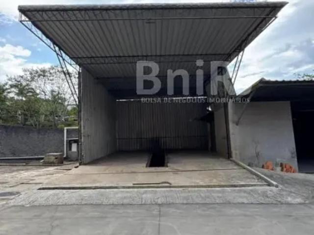 Galpao bem localizado, com ampla area para manobras de caminhoes duarte da silveira petropolis