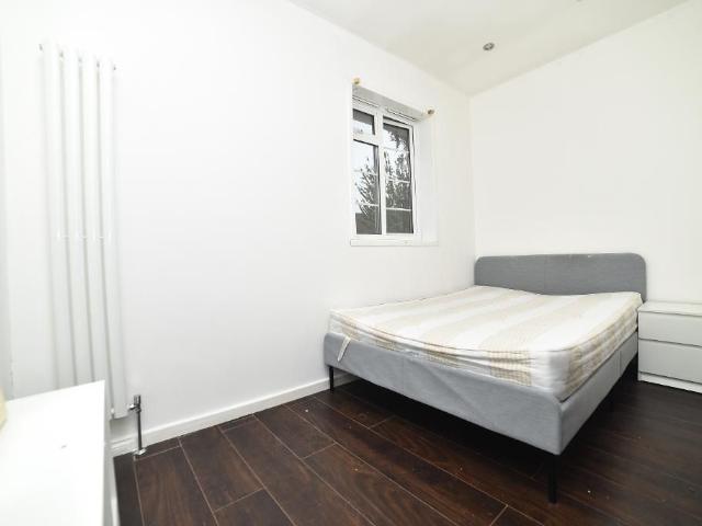 Galsworthy Avenue, London E14, Room to rent, £693 pcm | PrimeLocation