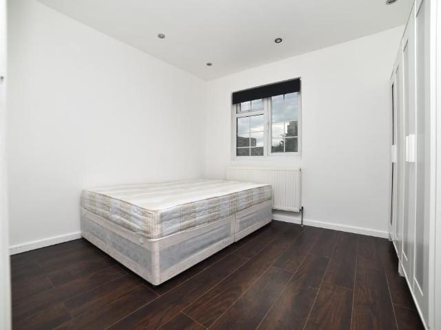 Galsworthy Avenue, London E14, Room to rent, £867 pcm | PrimeLocation